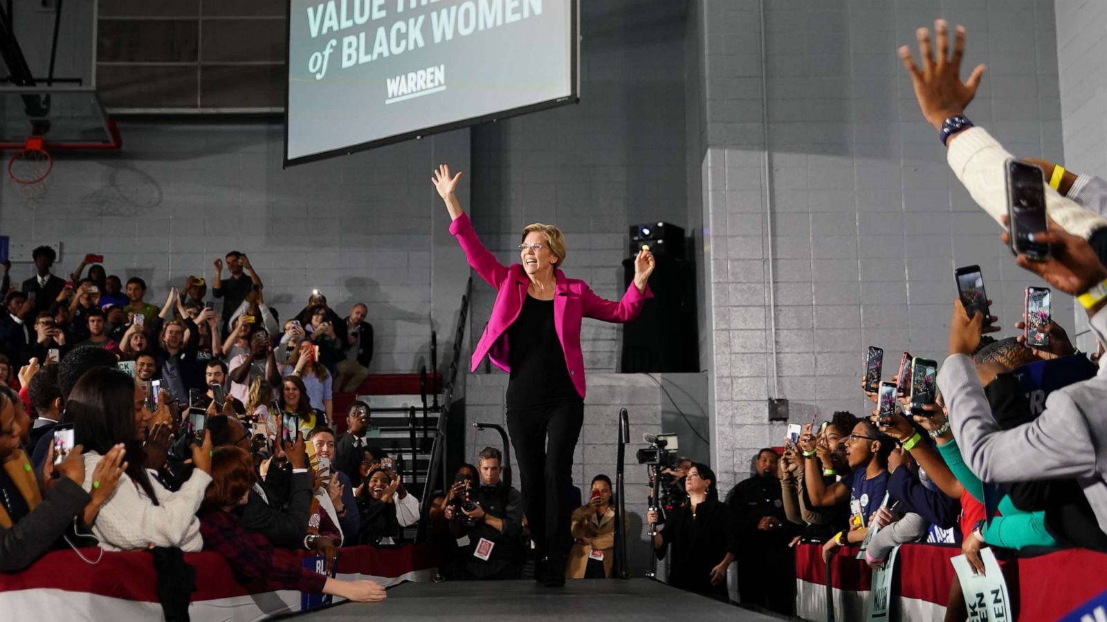 Elizabeth Warren Is Running an Unapologetically Intersectional Campaign ...